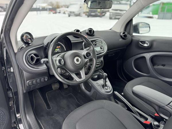 Black Smart Fortwo 2018 in Siauliai, with an engine capacity of 0.00 L and mileage of 46 thousand km for 7700 €, photo 10 on AUTOMOTO.COM.LV
