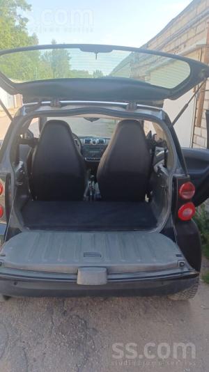Black Smart Fortwo 2008 in Riga, with an engine capacity of 1.00 L and mileage of 200 thousand km for 2999 €, photo 6 on AUTOMOTO.COM.LV
