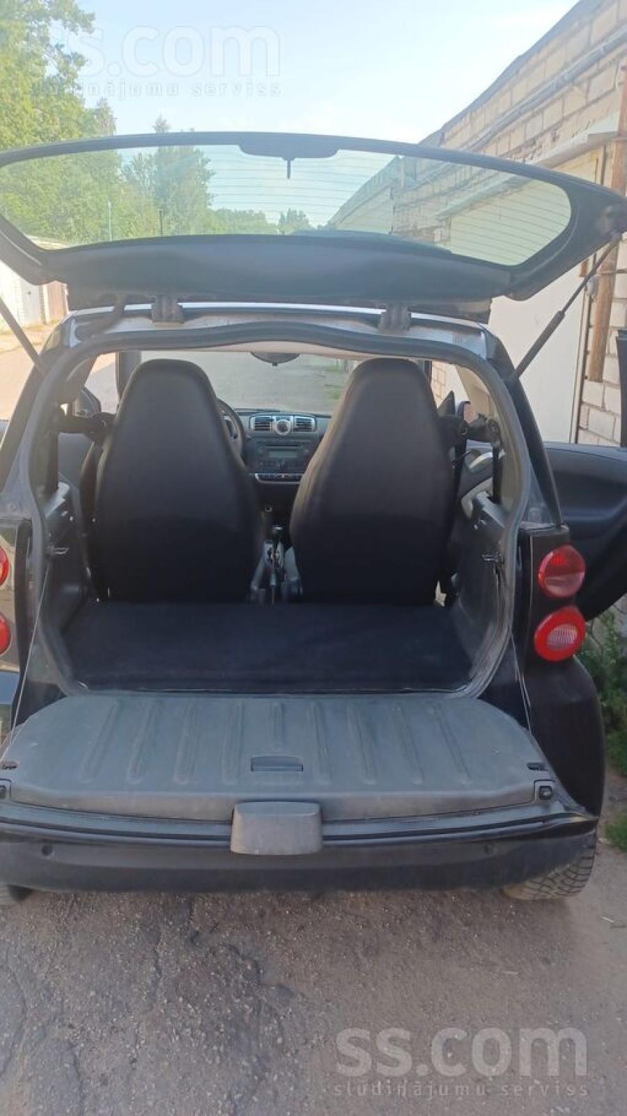 Black Smart Fortwo 2008 in Riga, with an engine capacity of 1.00 L and mileage of 200 thousand km for 2999 €, photo 6 on AUTOMOTO.COM.LV