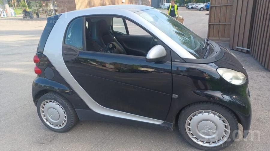 Black Smart Fortwo 2008 in Riga, with an engine capacity of 1.00 L and mileage of 200 thousand km for 2999 €, photo 7 on AUTOMOTO.COM.LV