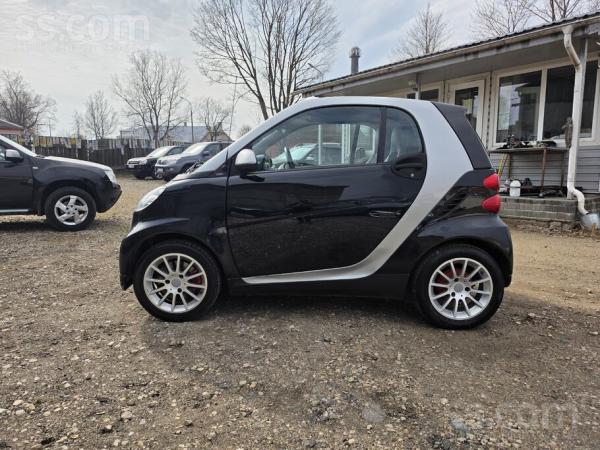 Melns Smart Fortwo 2010 Rēzekne, ar dzinēja tilpumu 0.80 L un nobraukumu 0 tūkst. km par 2950 €, foto 1 vietnē AUTOMOTO.COM.LV