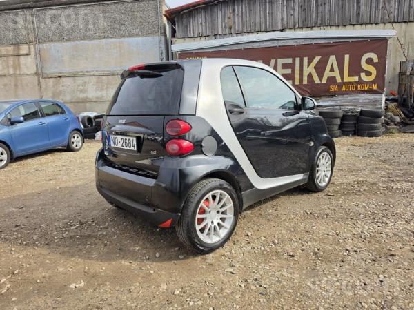 Melns Smart Fortwo 2010 Rēzekne, ar dzinēja tilpumu 0.80 L un nobraukumu 0 tūkst. km par 2950 €, foto 5 vietnē AUTOMOTO.COM.LV