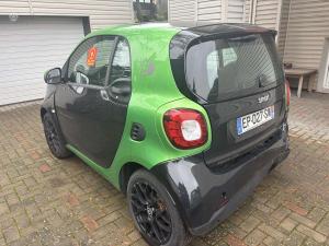 Black Smart Fortwo 2017 in Vilnius, with an engine capacity of 0.00 L and mileage of 31 thousand km for 4200 €, photo 4 on AUTOMOTO.COM.LV