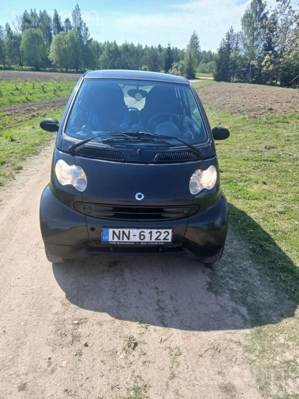 Black Smart Fortwo 2025 in Rezekne, with an engine capacity of 0.80 L and mileage of 18 thousand km for 2500 €, photo 1 on AUTOMOTO.COM.LV