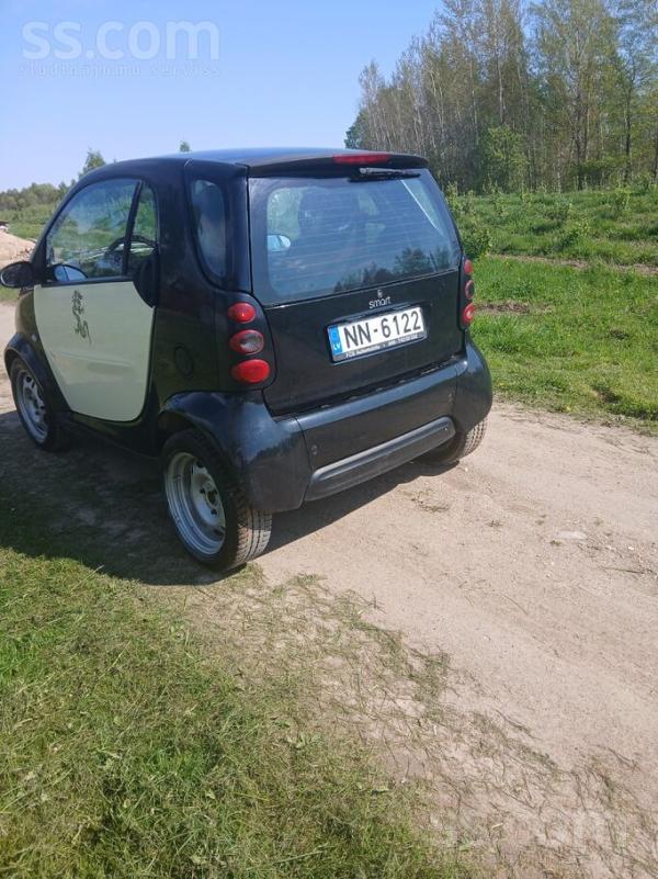 Black Smart Fortwo 2025 in Rezekne, with an engine capacity of 0.80 L and mileage of 18 thousand km for 2500 €, photo 3 on AUTOMOTO.COM.LV
