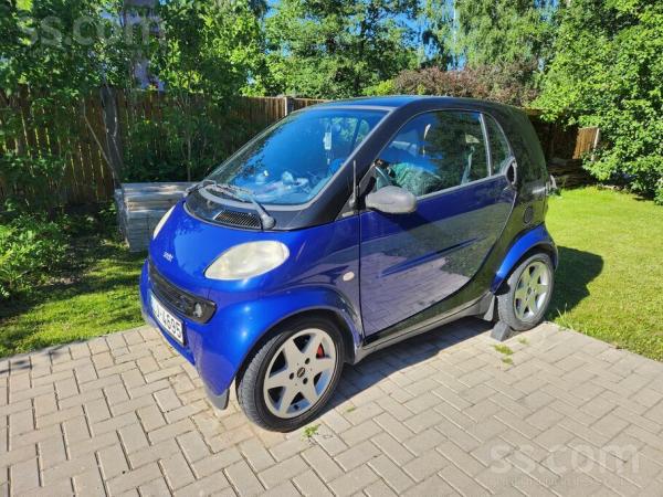 Smart Fortwo 2001 in Riga on AUTOMOTO.COM.LV Blue Smart Fortwo 2001 in Riga, with an engine capacity of 0.80 L and mileage of 264 thousand km for 1100 €, photo 1 on AUTOMOTO.COM.LV