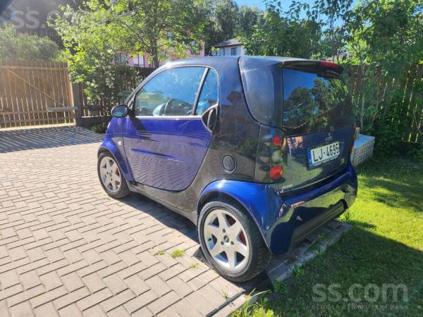 Smart Fortwo 2001 in Riga on AUTOMOTO.COM.LV Blue Smart Fortwo 2001 in Riga, with an engine capacity of 0.80 L and mileage of 264 thousand km for 1100 €, photo 3 on AUTOMOTO.COM.LV