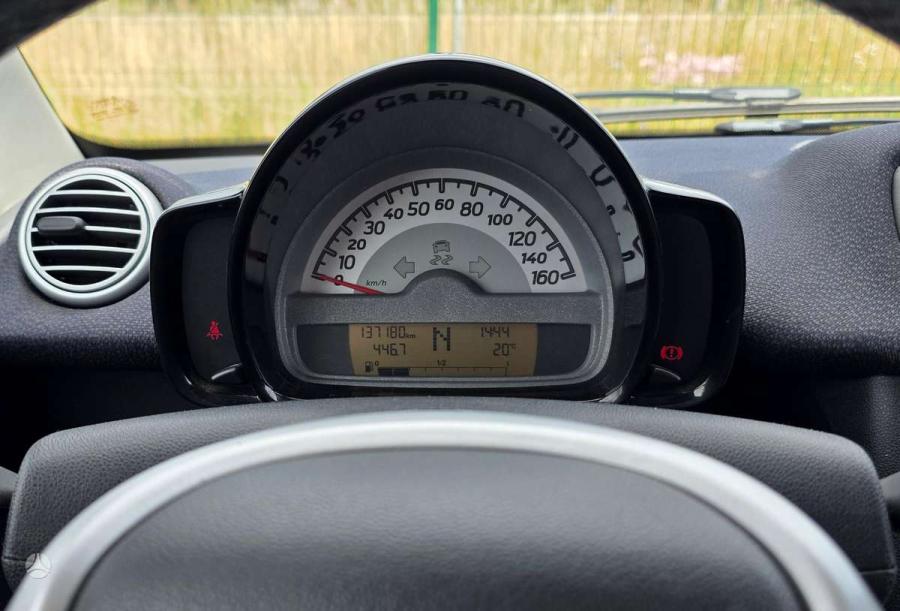 Brūns Smart Fortwo 2011 Viļņa, ar dzinēja tilpumu 1.00 L un nobraukumu 137 tūkst. km par 4900 €, foto 29 vietnē AUTOMOTO.COM.LV