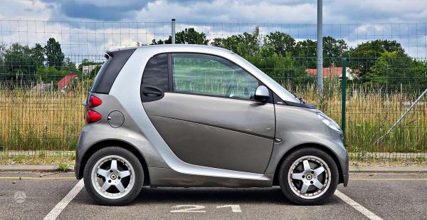 Brown Smart Fortwo 2011 in Vilnius, with an engine capacity of 1.00 L and mileage of 137 thousand km for 3990 €, photo 9 on AUTOMOTO.COM.LV