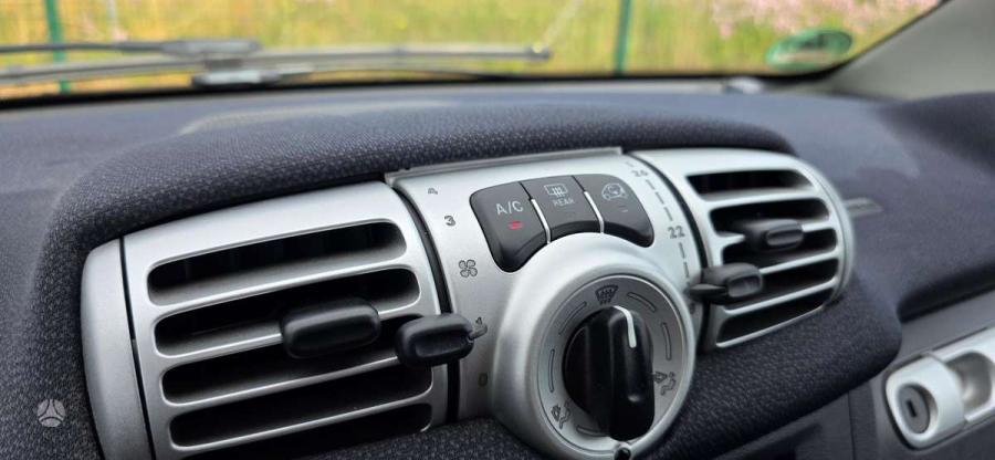 Brūns Smart Fortwo 2011 Viļņa, ar dzinēja tilpumu 1.00 L un nobraukumu 137 tūkst. km par 3990 €, foto 21 vietnē AUTOMOTO.COM.LV