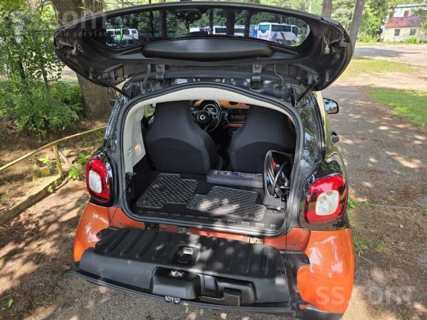 Brūns Smart Fortwo 2017 Rīga, ar dzinēja tilpumu 1.00 L un nobraukumu 0 tūkst. km par 7990 €, foto 10 vietnē AUTOMOTO.COM.LV