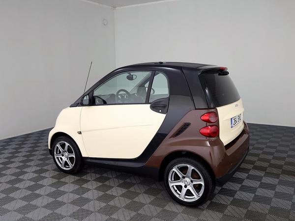 Smart Fortwo 2011 Tallina, ar dzinēja tilpumu 1.00 L un nobraukumu 86 tūkst. km par 2799 €, foto 4 vietnē AUTOMOTO.COM.LV