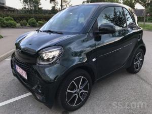 Green Smart Fortwo 2022 in Riga, with an engine capacity of 0.60 L and mileage of 28 thousand km for 7100 €, photo  on AUTOMOTO.COM.LV