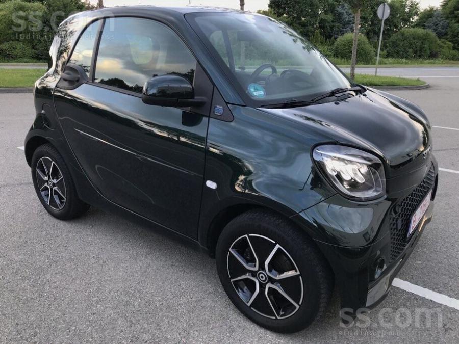 Green Smart Fortwo 2022 in Riga, with an engine capacity of 0.60 L and mileage of 28 thousand km for 7100 €, photo 4 on AUTOMOTO.COM.LV