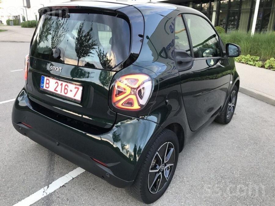Green Smart Fortwo 2022 in Riga, with an engine capacity of 0.60 L and mileage of 28 thousand km for 7100 €, photo 5 on AUTOMOTO.COM.LV