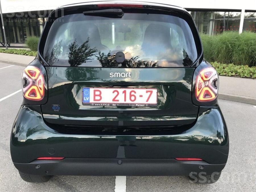 Green Smart Fortwo 2022 in Riga, with an engine capacity of 0.60 L and mileage of 28 thousand km for 7100 €, photo 6 on AUTOMOTO.COM.LV