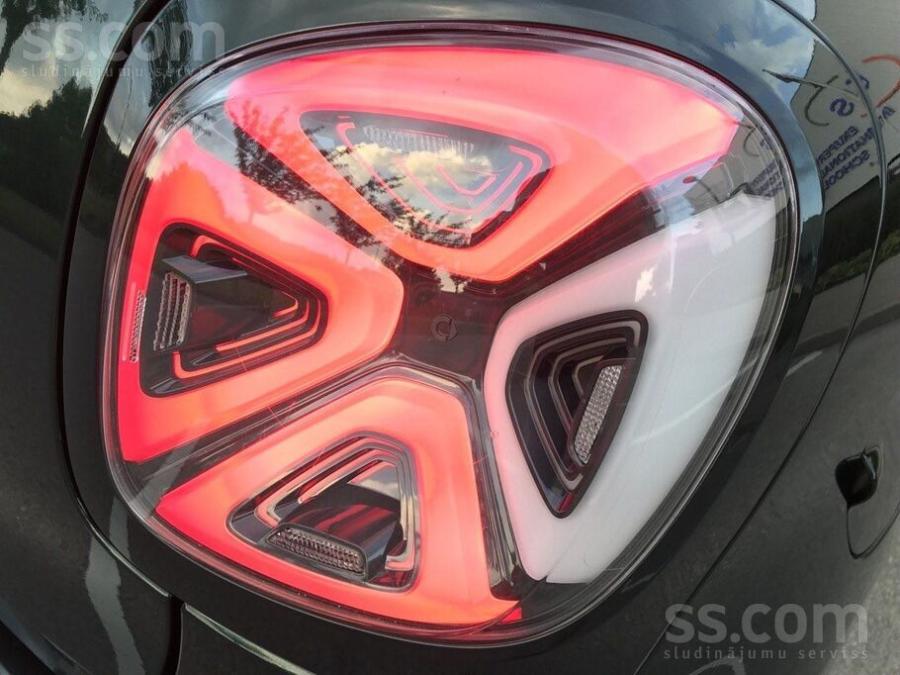 Green Smart Fortwo 2022 in Riga, with an engine capacity of 0.60 L and mileage of 28 thousand km for 7100 €, photo 9 on AUTOMOTO.COM.LV