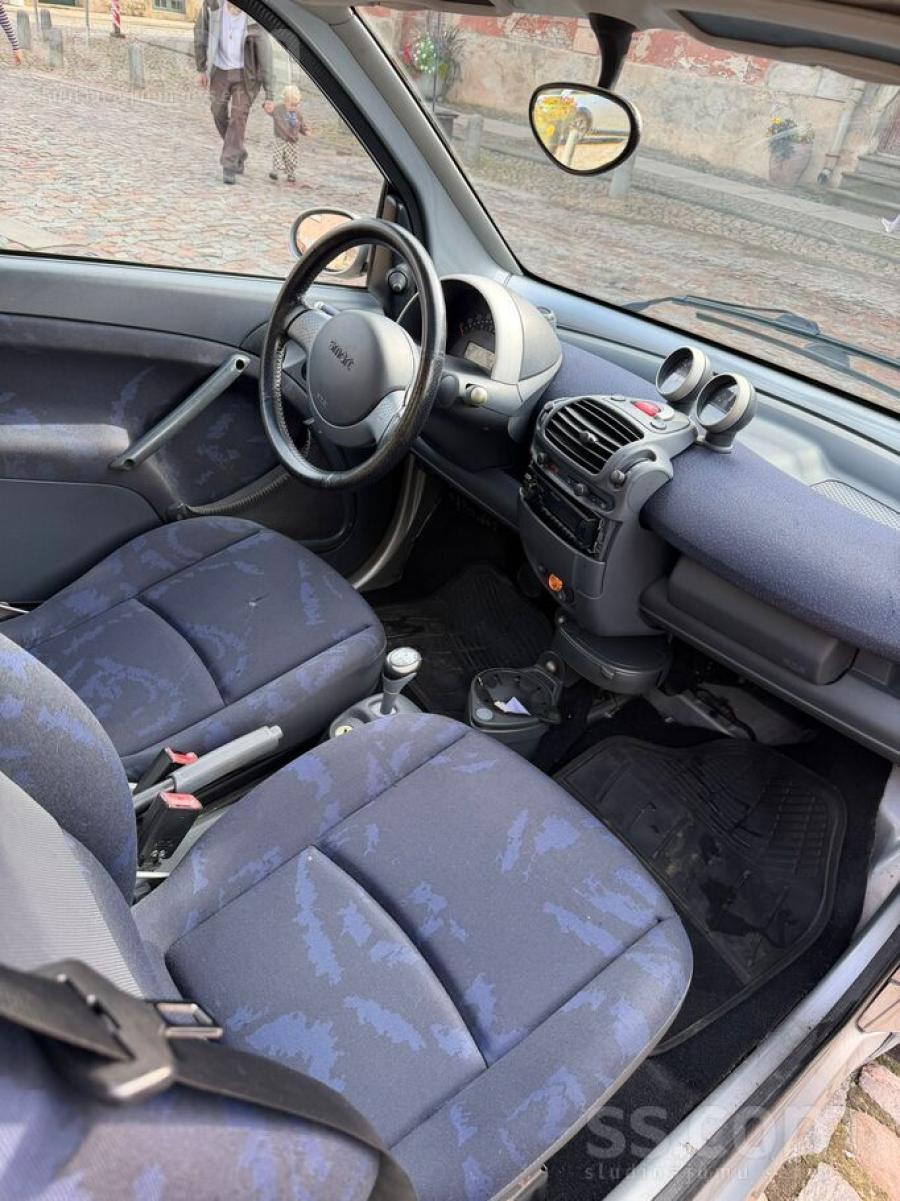 Grey Smart Fortwo 2001 in Kuldiga, with an engine capacity of 0.60 L and mileage of 95 thousand km for 1250 €, photo 7 on AUTOMOTO.COM.LV