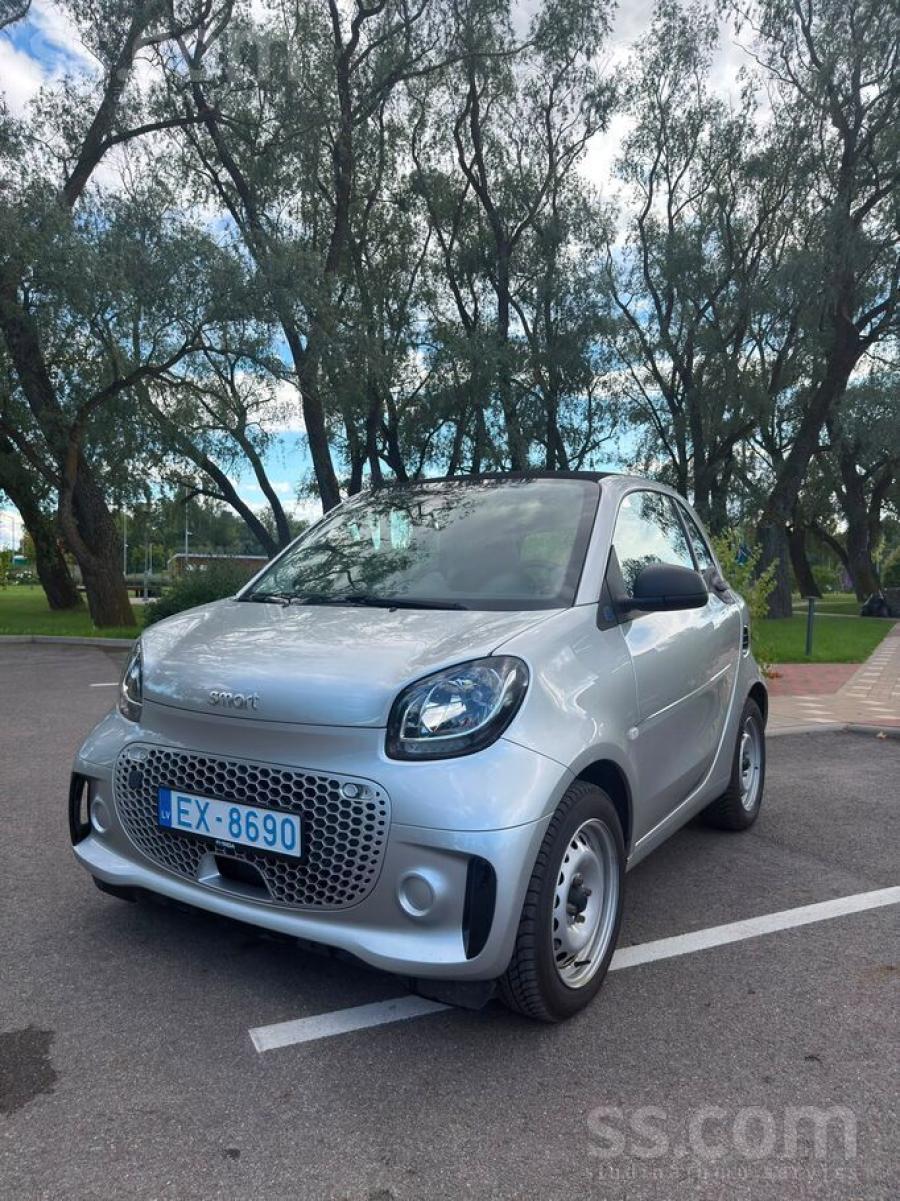 Pelēks Smart Fortwo 2021 Jelgava, ar dzinēja tilpumu 0.00 L un nobraukumu 37 tūkst. km par 8200 €, foto 1 vietnē AUTOMOTO.COM.LV