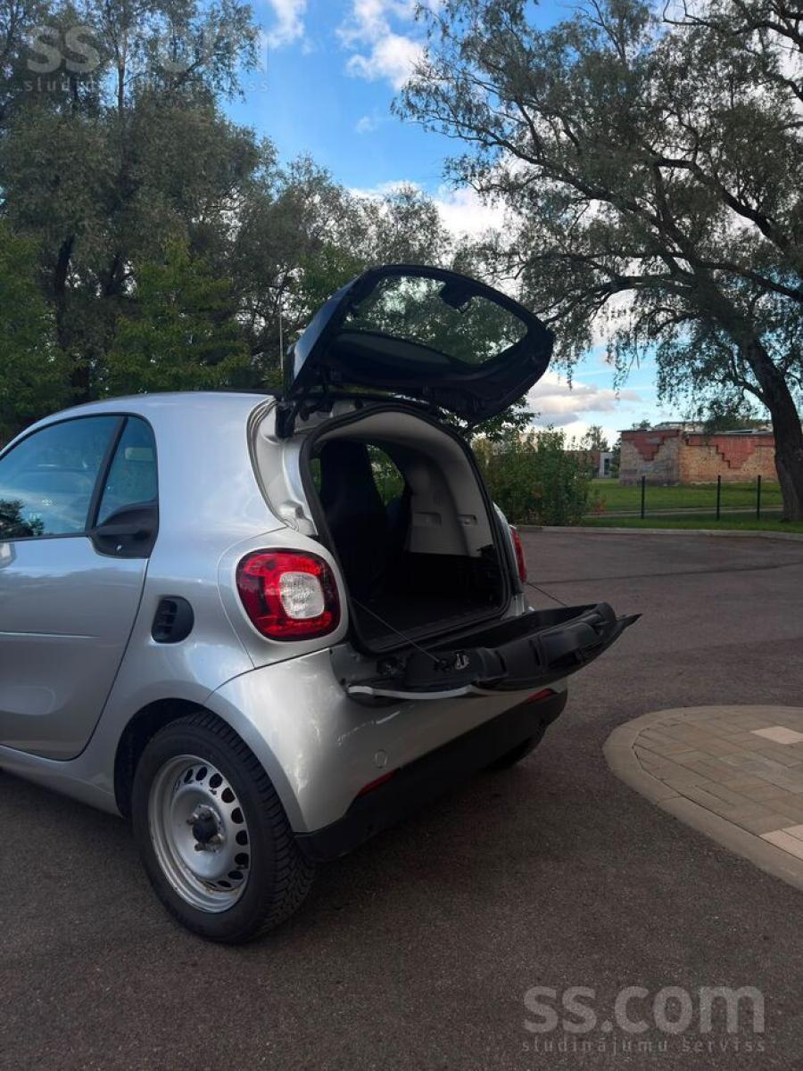 Pelēks Smart Fortwo 2021 Jelgava, ar dzinēja tilpumu 0.00 L un nobraukumu 37 tūkst. km par 8200 €, foto 4 vietnē AUTOMOTO.COM.LV