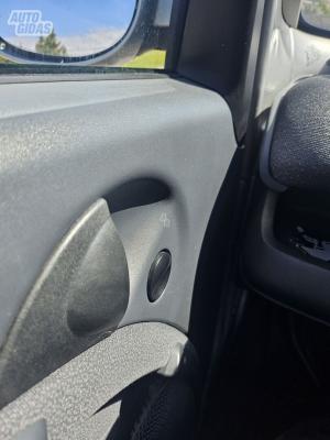 Pelēks Smart Fortwo 2004 Kretinga, ar dzinēja tilpumu 0.80 L un nobraukumu 143 tūkst. km par 1550 €, foto 16 vietnē AUTOMOTO.COM.LV