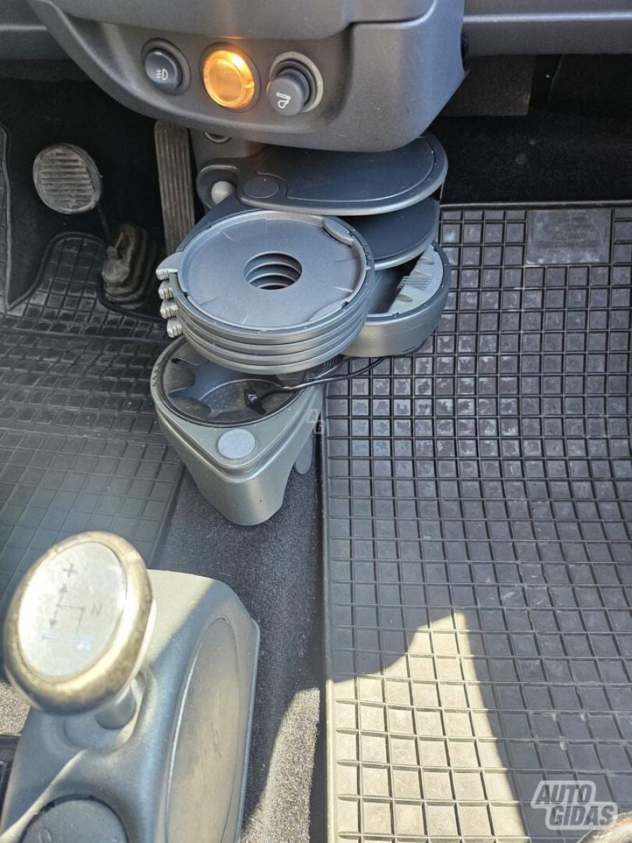 Pelēks Smart Fortwo 2004 Kretinga, ar dzinēja tilpumu 0.80 L un nobraukumu 143 tūkst. km par 1550 €, foto 17 vietnē AUTOMOTO.COM.LV