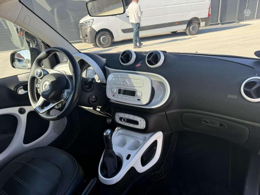 Pelēks Smart Fortwo 2016 Klaipėda, ar dzinēja tilpumu 1.00 L un nobraukumu 62 tūkst. km par 6900 €, foto 10 vietnē AUTOMOTO.COM.LV