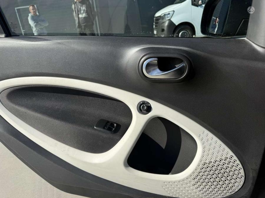 Pelēks Smart Fortwo 2016 Klaipėda, ar dzinēja tilpumu 1.00 L un nobraukumu 62 tūkst. km par 6900 €, foto 17 vietnē AUTOMOTO.COM.LV