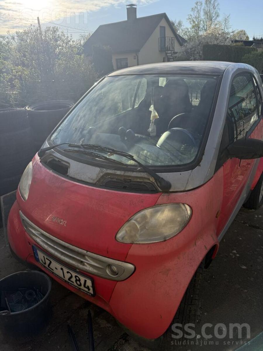 Red Smart Fortwo 1999 in Jelgava, with an engine capacity of 0.60 L and mileage of 0 thousand km for 200 €, photo 1 on AUTOMOTO.COM.LV