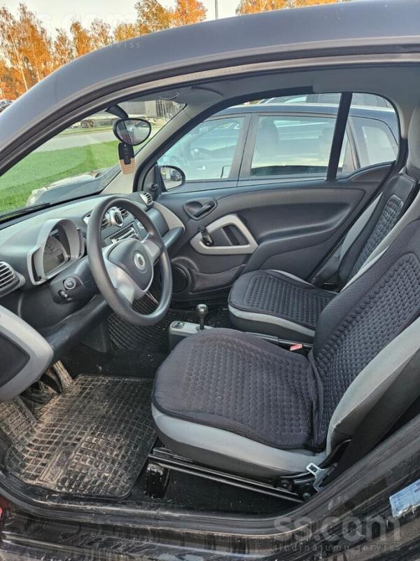 Red Smart Fortwo 2009 in Ogre, with an engine capacity of 1.00 L and mileage of 139 thousand km for 2200 €, photo 5 on AUTOMOTO.COM.LV