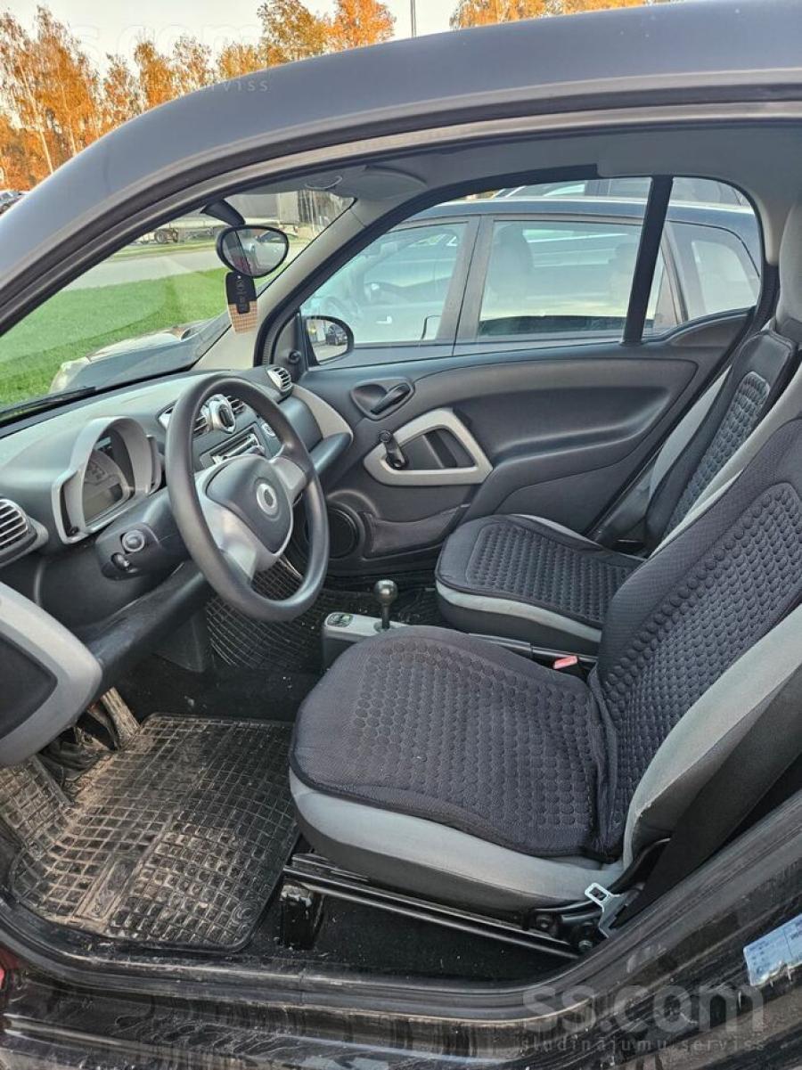 Red Smart Fortwo 2009 in Ogre, with an engine capacity of 1.00 L and mileage of 139 thousand km for 2200 €, photo 5 on AUTOMOTO.COM.LV