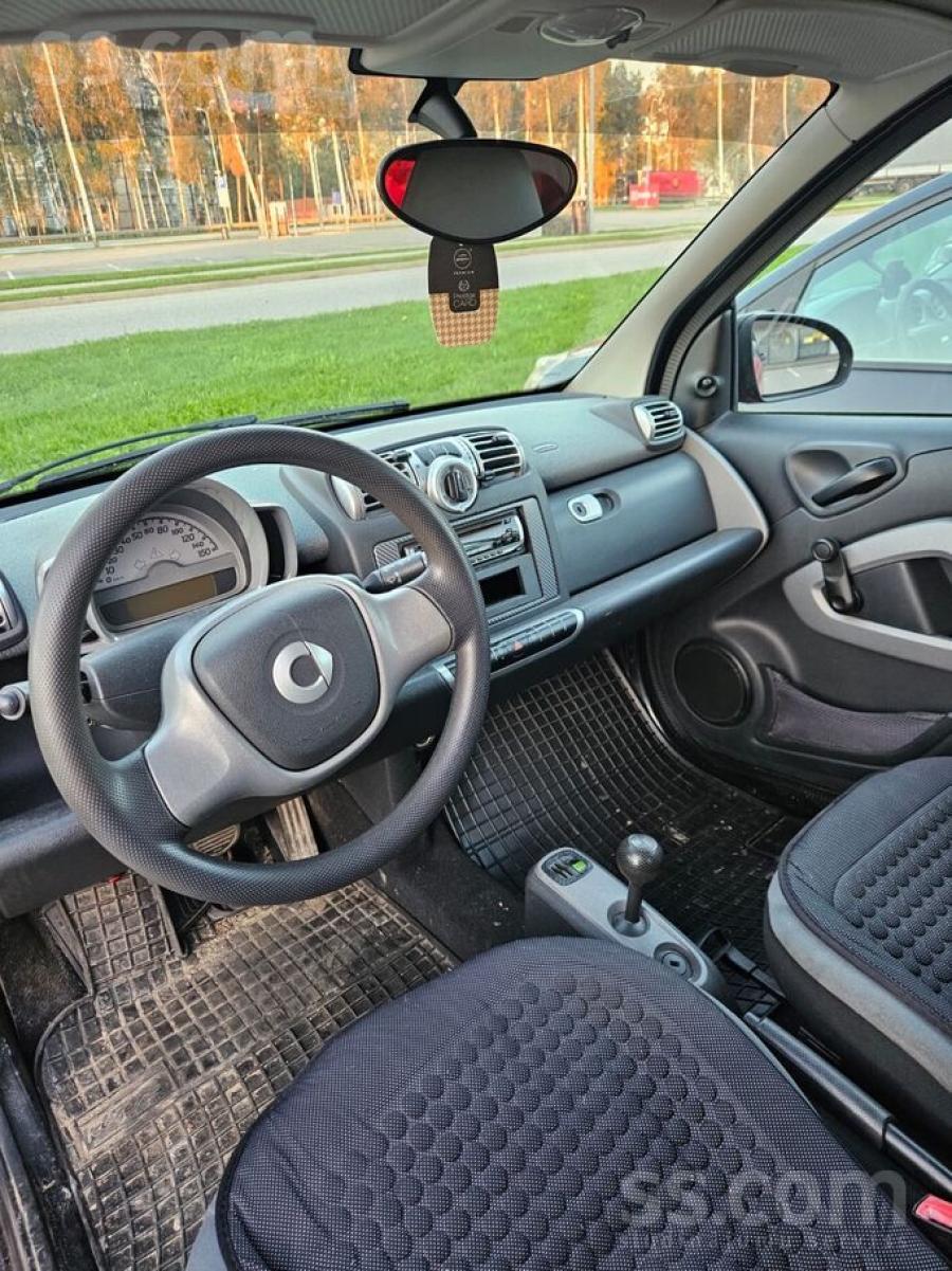 Red Smart Fortwo 2009 in Ogre, with an engine capacity of 1.00 L and mileage of 139 thousand km for 2200 €, photo 7 on AUTOMOTO.COM.LV