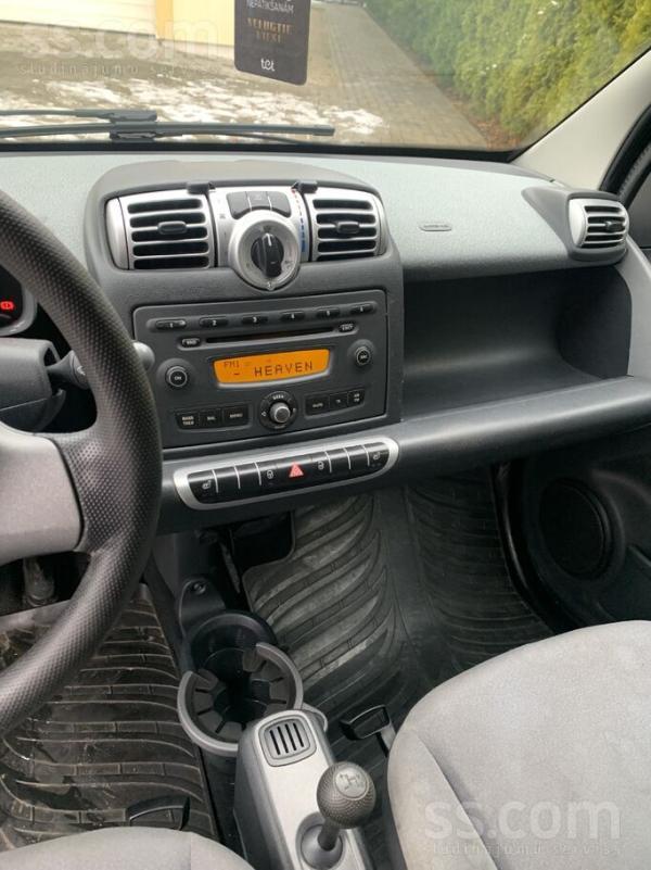 White Smart Fortwo 2008 in Jelgava, with an engine capacity of 0.80 L and mileage of 200 thousand km for 1800 €, photo 2 on AUTOMOTO.COM.LV