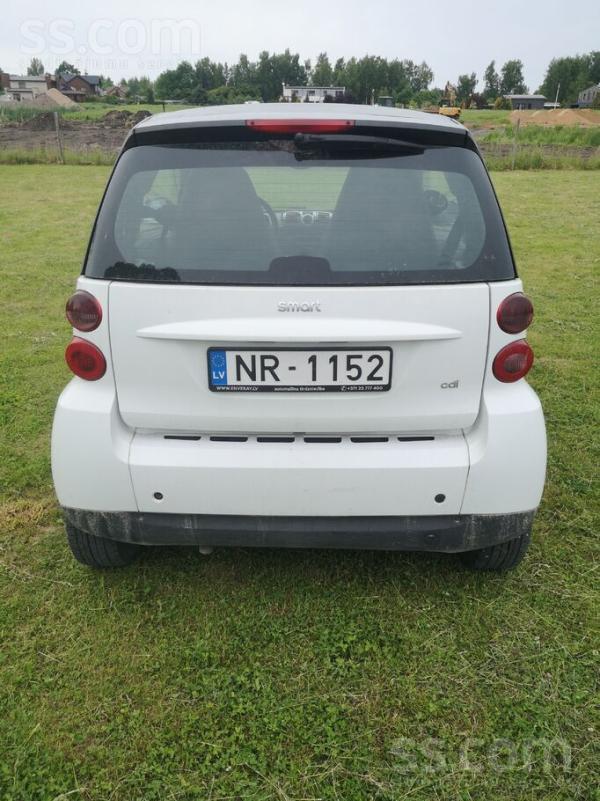 White Smart Fortwo 2008 in Jelgava, with an engine capacity of 0.80 L and mileage of 200 thousand km for 1800 €, photo 5 on AUTOMOTO.COM.LV
