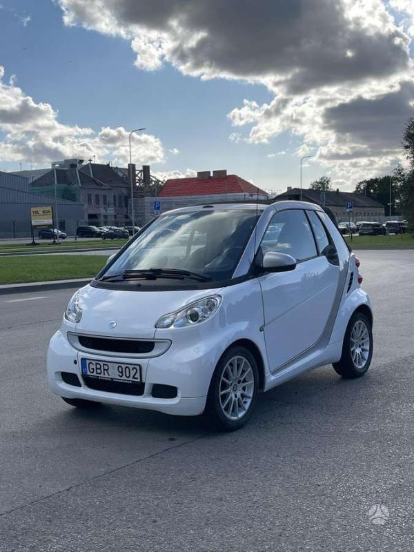 Balts Smart Fortwo 2013 Šauļi, ar dzinēja tilpumu 1.00 L un nobraukumu 50 tūkst. km par 3799 €, foto 1 vietnē AUTOMOTO.COM.LV