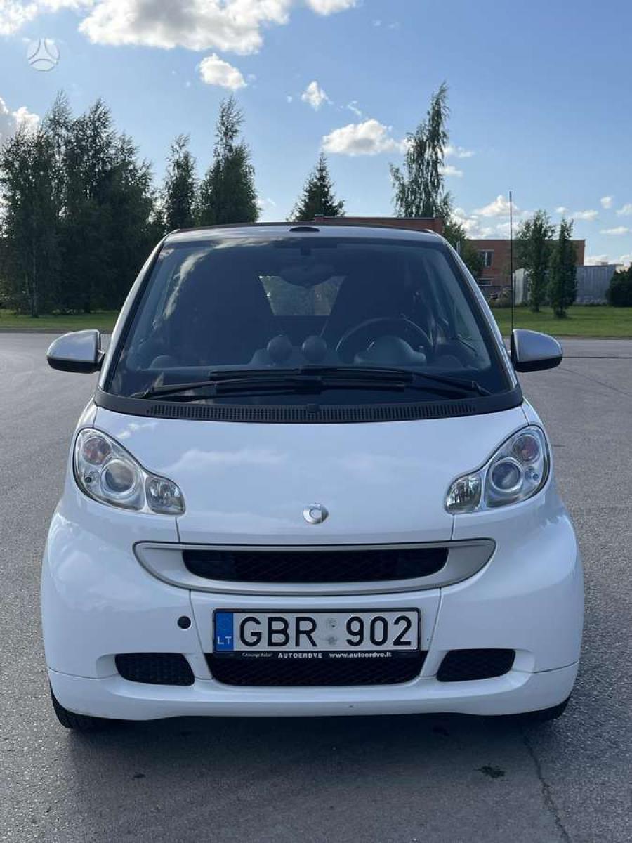 White Smart Fortwo 2013 in Siauliai, with an engine capacity of 1.00 L and mileage of 50 thousand km for 3799 €, photo 9 on AUTOMOTO.COM.LV