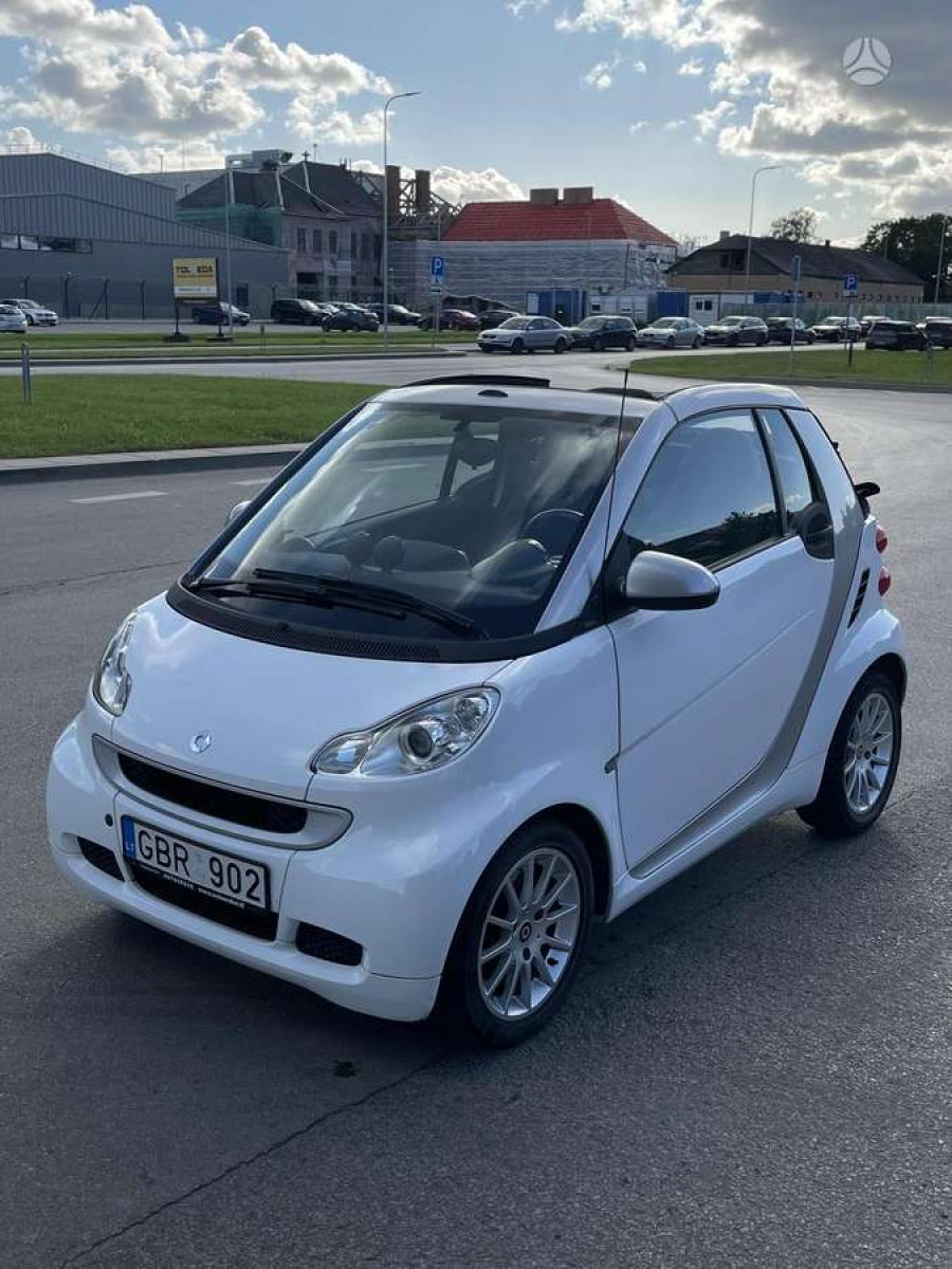 White Smart Fortwo 2013 in Siauliai, with an engine capacity of 1.00 L and mileage of 50 thousand km for 3799 €, photo 13 on AUTOMOTO.COM.LV