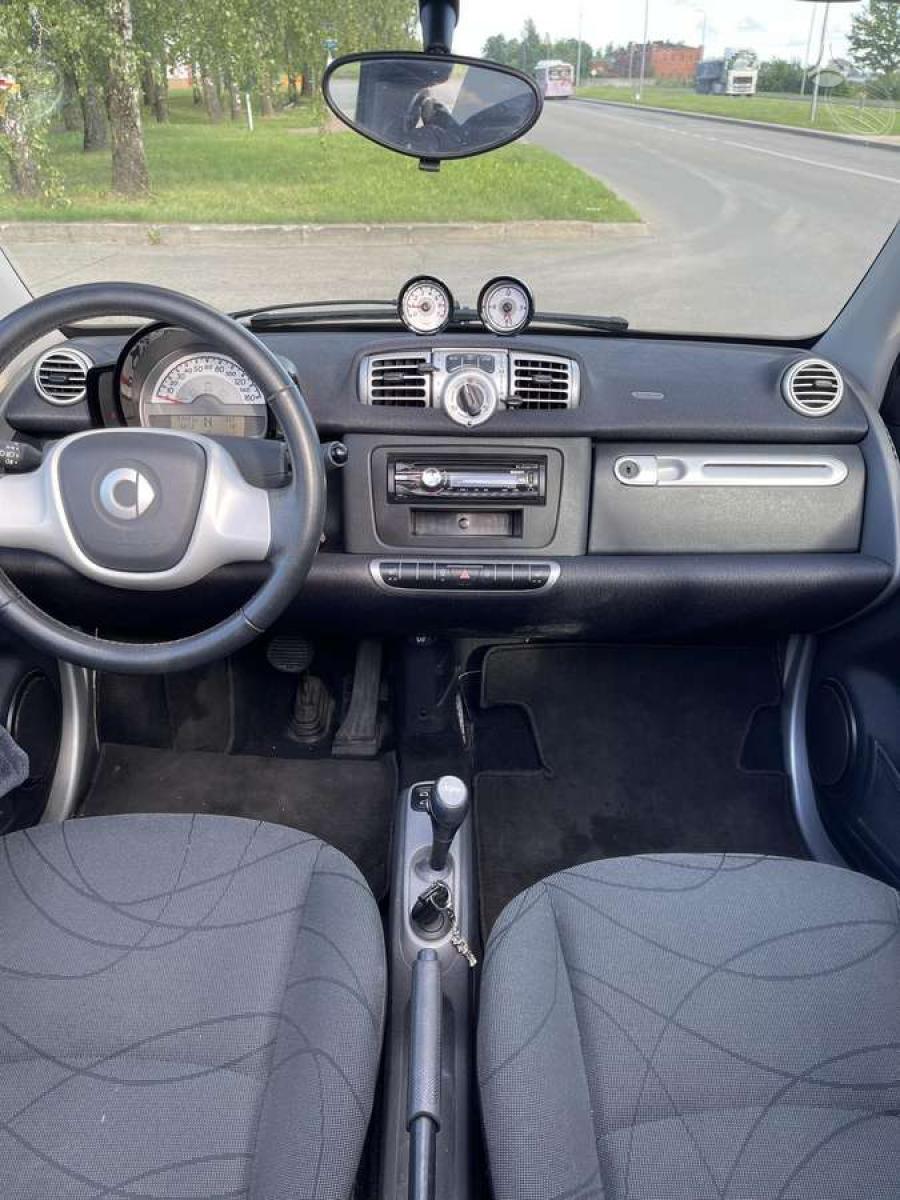 White Smart Fortwo 2013 in Siauliai, with an engine capacity of 1.00 L and mileage of 50 thousand km for 3799 €, photo 17 on AUTOMOTO.COM.LV