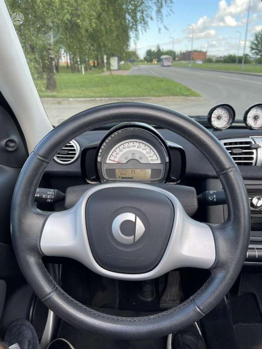 White Smart Fortwo 2013 in Siauliai, with an engine capacity of 1.00 L and mileage of 50 thousand km for 3799 €, photo 20 on AUTOMOTO.COM.LV