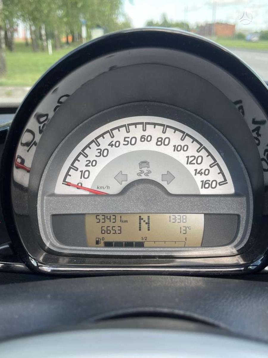 White Smart Fortwo 2013 in Siauliai, with an engine capacity of 1.00 L and mileage of 50 thousand km for 3799 €, photo 21 on AUTOMOTO.COM.LV