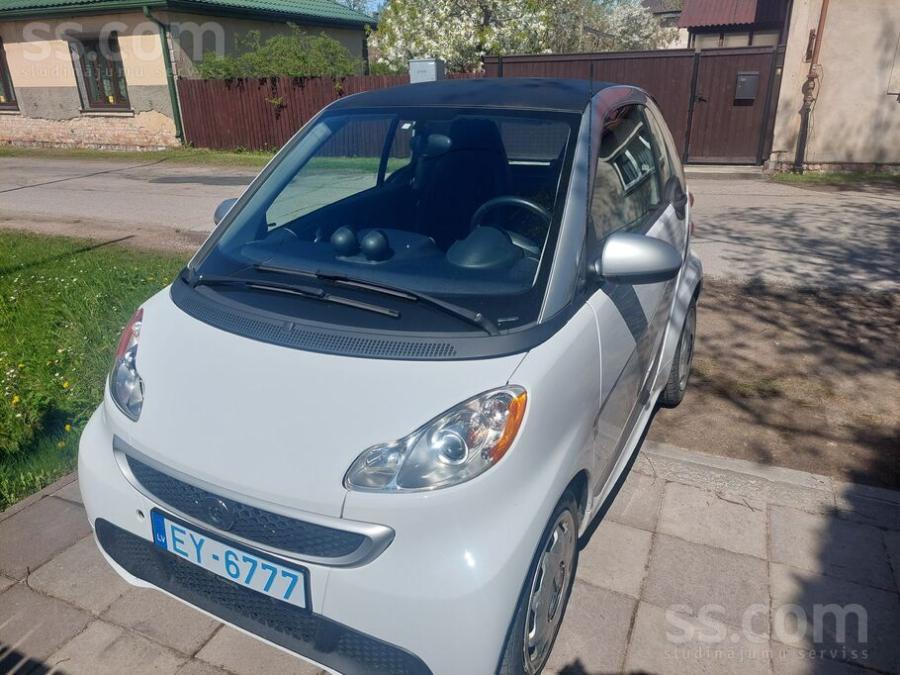 White Smart Fortwo 2014 in Jelgava, with an engine capacity of 0.60 L and mileage of 32 thousand km for 6100 €, photo 1 on AUTOMOTO.COM.LV