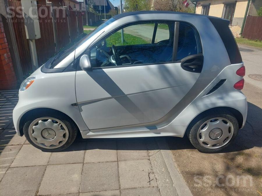 White Smart Fortwo 2014 in Jelgava, with an engine capacity of 0.60 L and mileage of 32 thousand km for 6100 €, photo 3 on AUTOMOTO.COM.LV