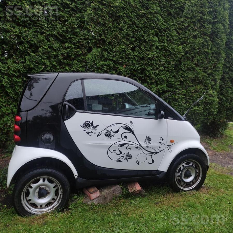White Smart Fortwo 2002 in Riga, with an engine capacity of 0.60 L and mileage of 216 thousand km for 500 €, photo 1 on AUTOMOTO.COM.LV
