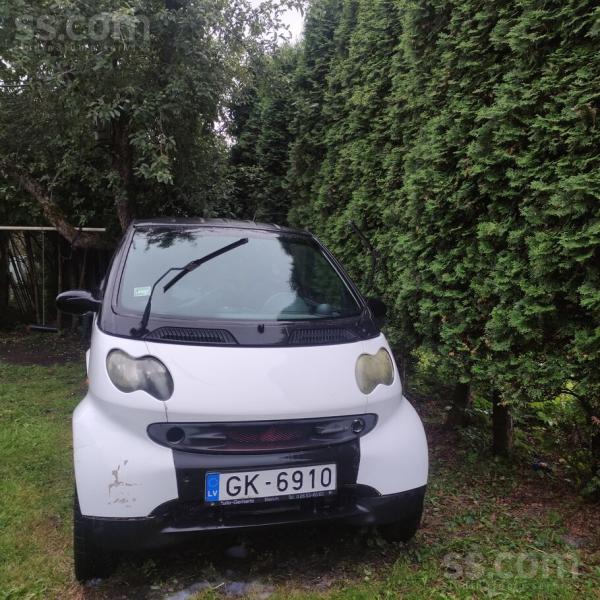 White Smart Fortwo 2002 in Riga, with an engine capacity of 0.60 L and mileage of 216 thousand km for 500 €, photo 2 on AUTOMOTO.COM.LV