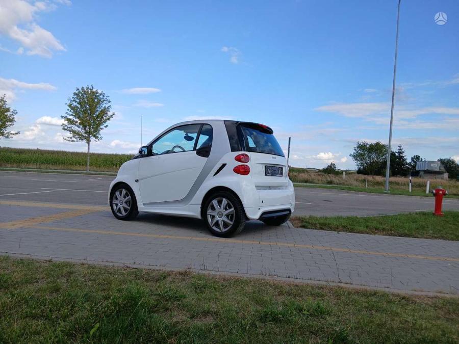 Balts Smart Fortwo 2013 Marijampole, ar dzinēja tilpumu 0.80 L un nobraukumu 140 tūkst. km par 3850 €, foto 7 vietnē AUTOMOTO.COM.LV