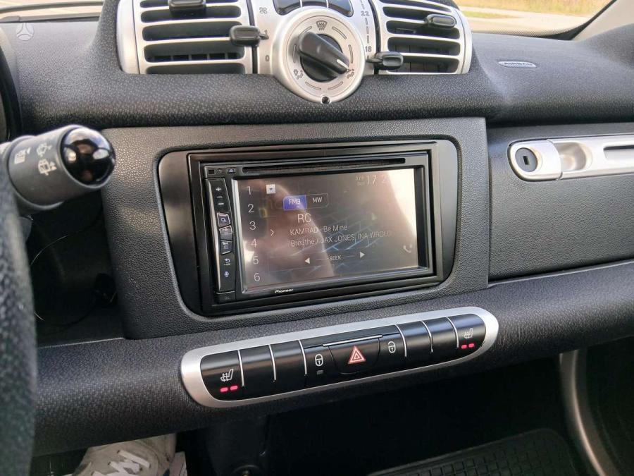 Balts Smart Fortwo 2013 Marijampole, ar dzinēja tilpumu 0.80 L un nobraukumu 140 tūkst. km par 3850 €, foto 28 vietnē AUTOMOTO.COM.LV
