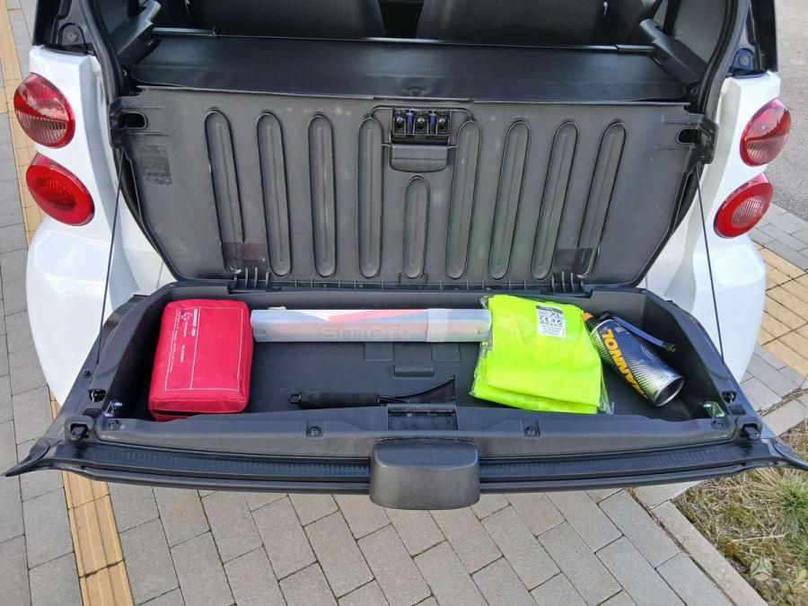 Balts Smart Fortwo 2013 Marijampole, ar dzinēja tilpumu 0.80 L un nobraukumu 140 tūkst. km par 3850 €, foto 35 vietnē AUTOMOTO.COM.LV