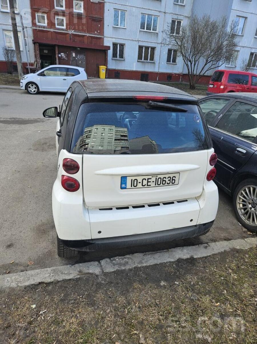 White Smart Fortwo 2010 in Riga, with an engine capacity of 1.00 L and mileage of 0 thousand km for 1700 €, photo 3 on AUTOMOTO.COM.LV