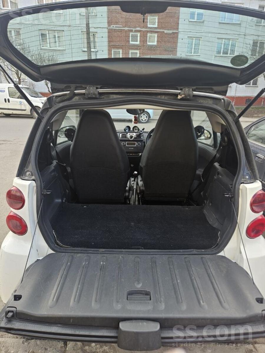 White Smart Fortwo 2010 in Riga, with an engine capacity of 1.00 L and mileage of 0 thousand km for 1000 €, photo 1 on AUTOMOTO.COM.LV
