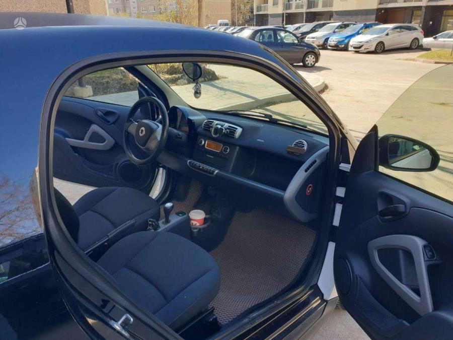 White Smart Fortwo 2013 in Vilnius, with an engine capacity of 1.00 L and mileage of 155 thousand km for 3500 €, photo 3 on AUTOMOTO.COM.LV